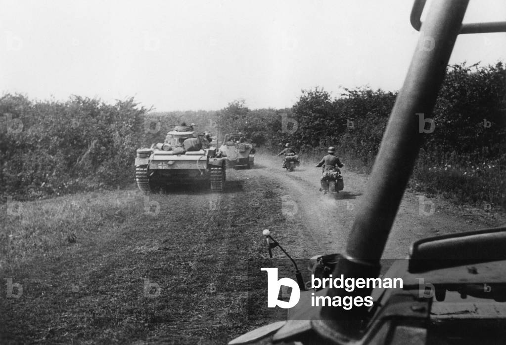 Image of Advance on the Maikop Front, Caucasus, 1942 (b/w photo)