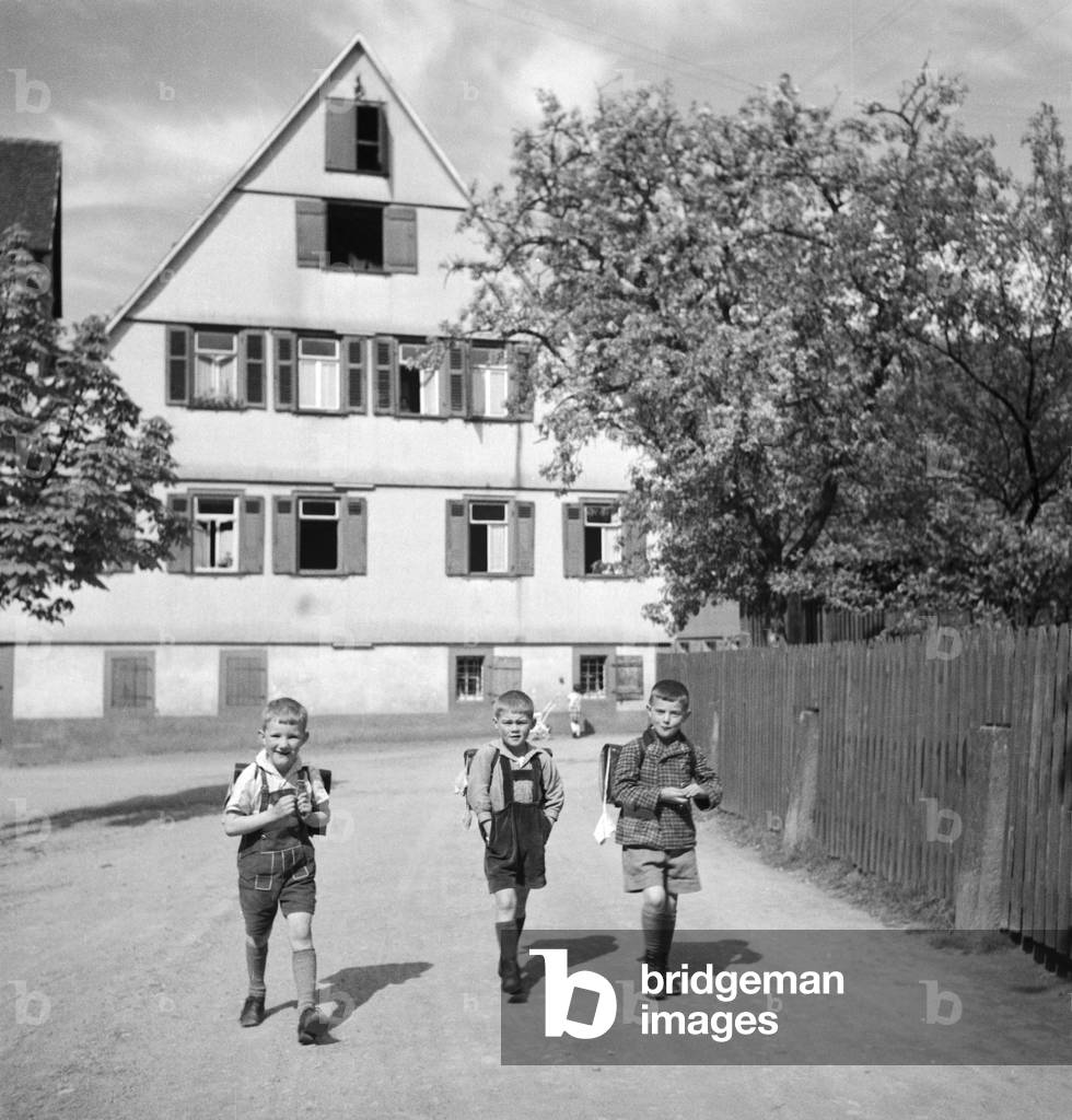 Image of School kids on their way home, Germany 1930s