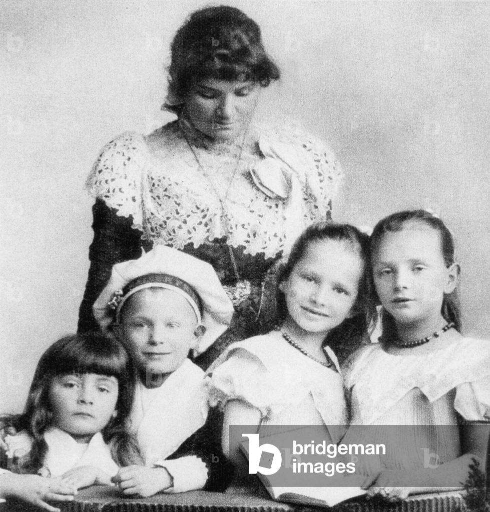 Image of Hermann Goering with mother and siblings in 1899 (b/w photo)