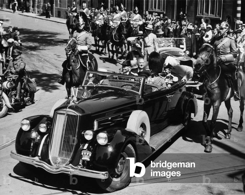 President Franklin D. Roosevelt (left rear of car), in a 1936 Pierce ...