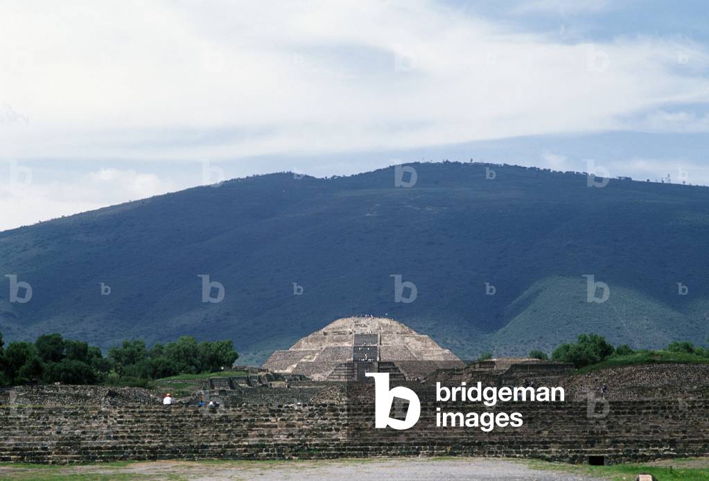The Pyramid of the Moon, talud-tablero pyramidal structure, Teotihuacan ...