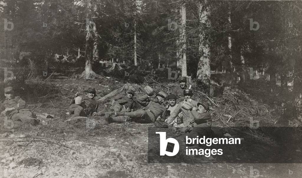 Image of World War I: moment of relaxation for a group of by Unknown ...