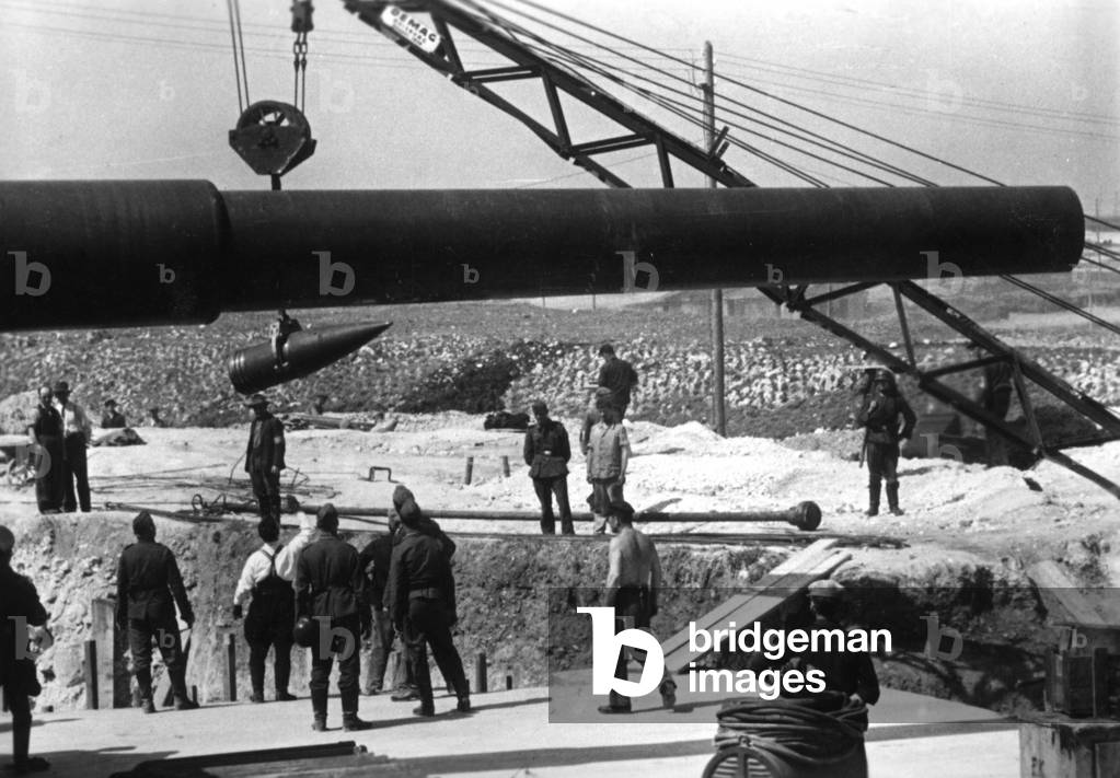 Image of German coastal artillery on the Atlantic Wall, 1942 (b/w photo)