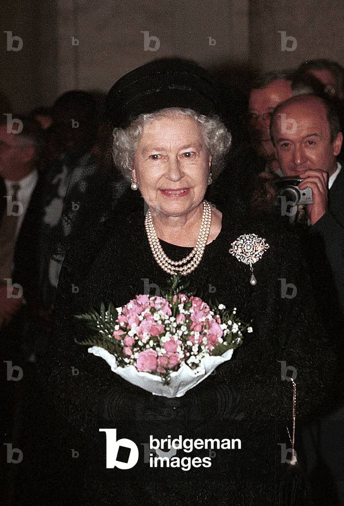 Image of Queen Elizabeth II visiting the Anglican Centre, Rome, Italy ...