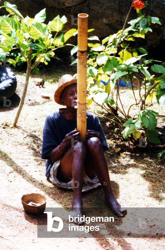 Image of VALIHA being played