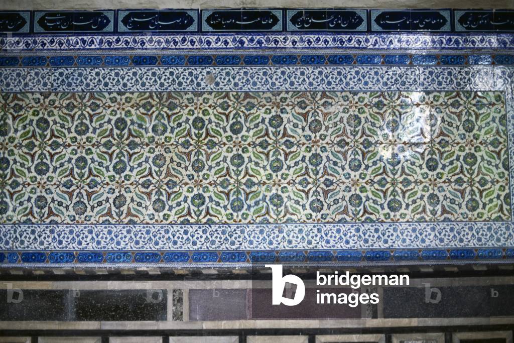 Image of Decorative porcelain with floral motifs in Topkapi Palace ...