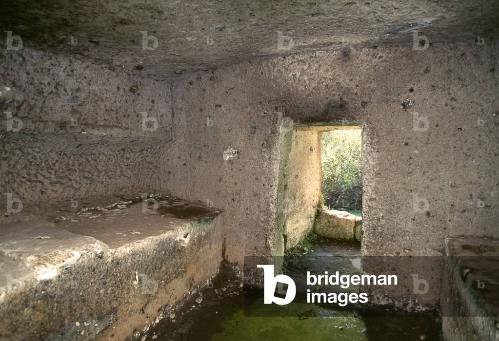 Image of Interior of Tomb of Queen, Caiolo necropolis, necropolis of San