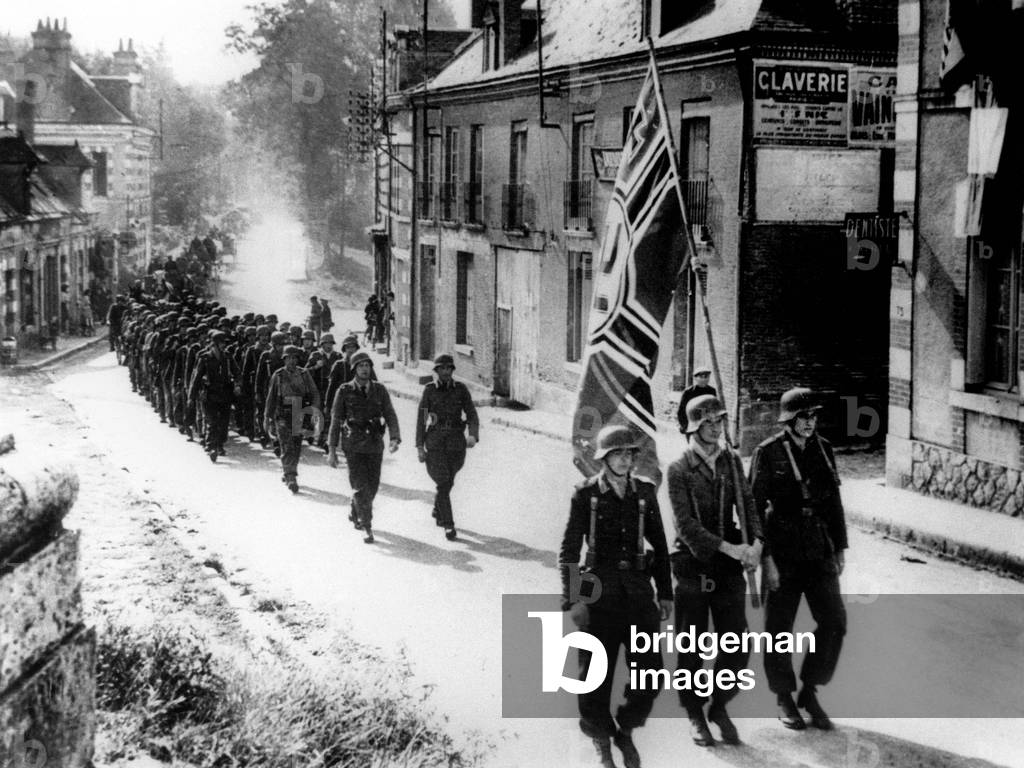 Image of German soldiers surrender to the americain troops, near ...