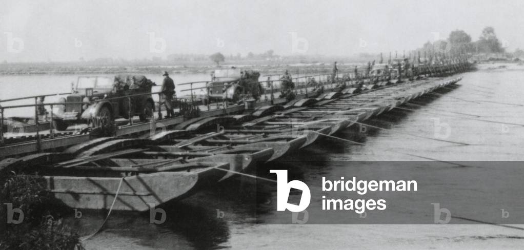 Image of The German Falke Division crossing the Bug River in the
