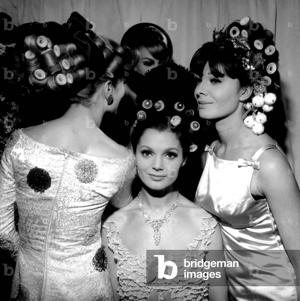 Image of B74467 For Christmas Eve The Curlers From Left to Right