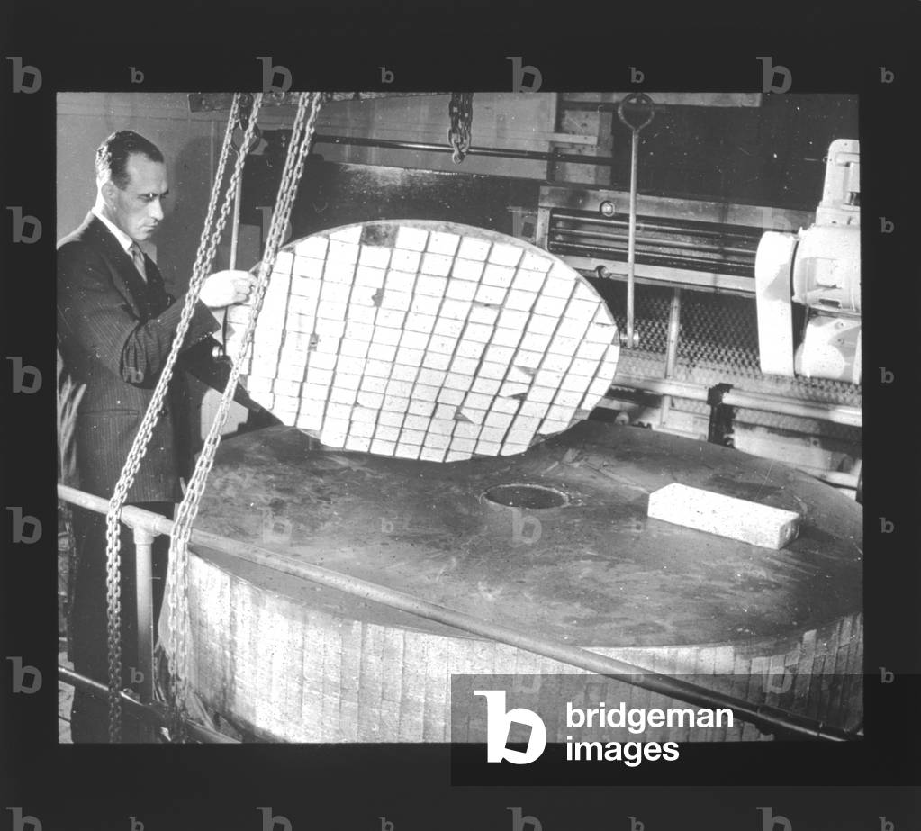 Image of 98" Mirror, construction of observatory equipment by Grubb ...
