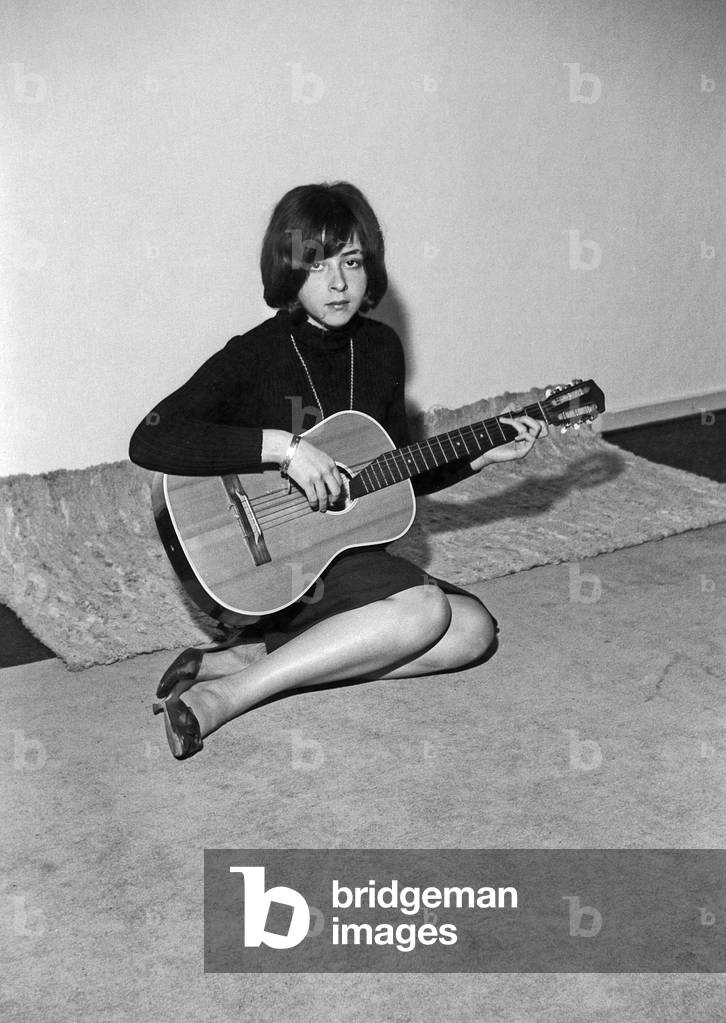 Image of Greek German singer Vicky Leandros in the beginning of her