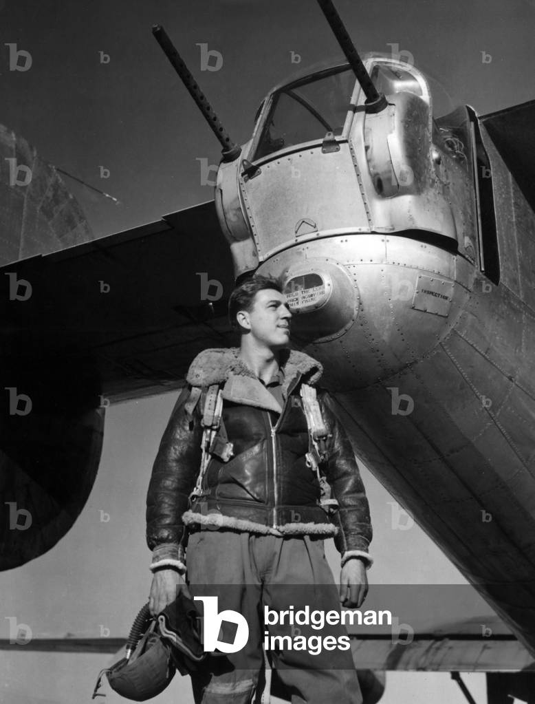 Image of A U.S. Army Sergeant next to an aircraft
