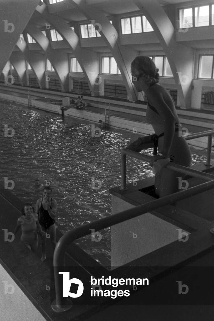 Image of Swimmers in the Hallenbad Heslach swimming pool, Stuttgart ...