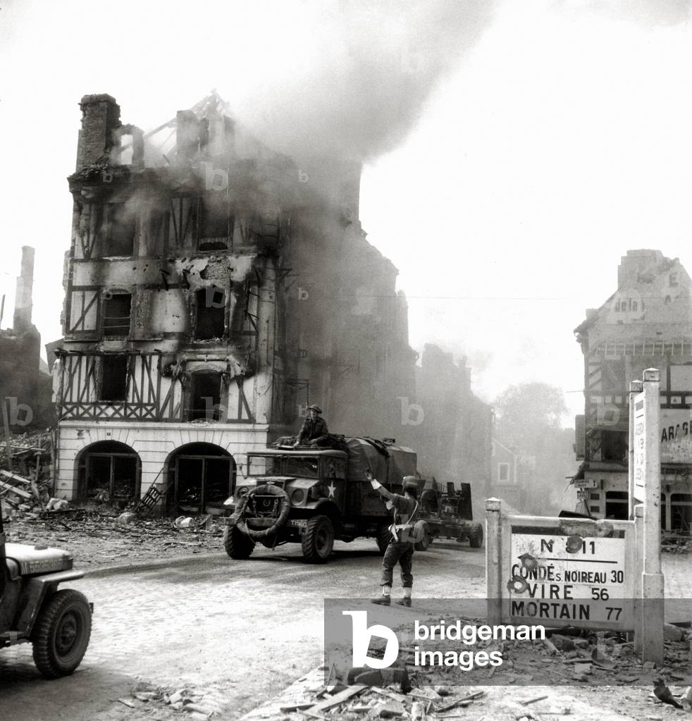 Image of A Canadian MP (Canadian Provost Corps) controls the traffic on ...