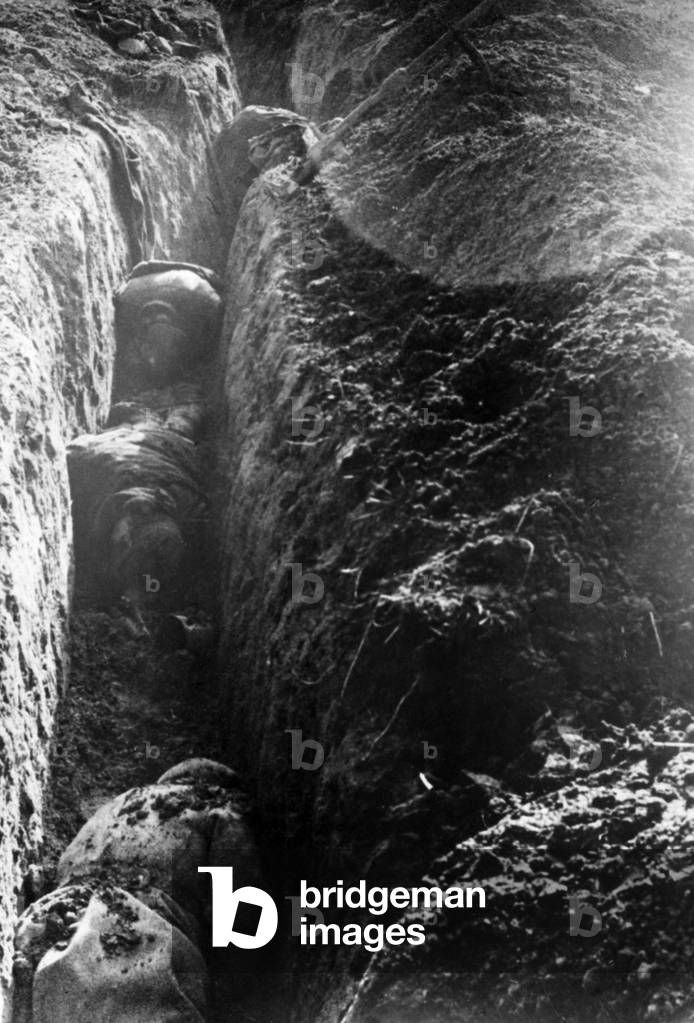 Image of Fallen Red Army soldiers before Goldap, 1944 (b/w photo)