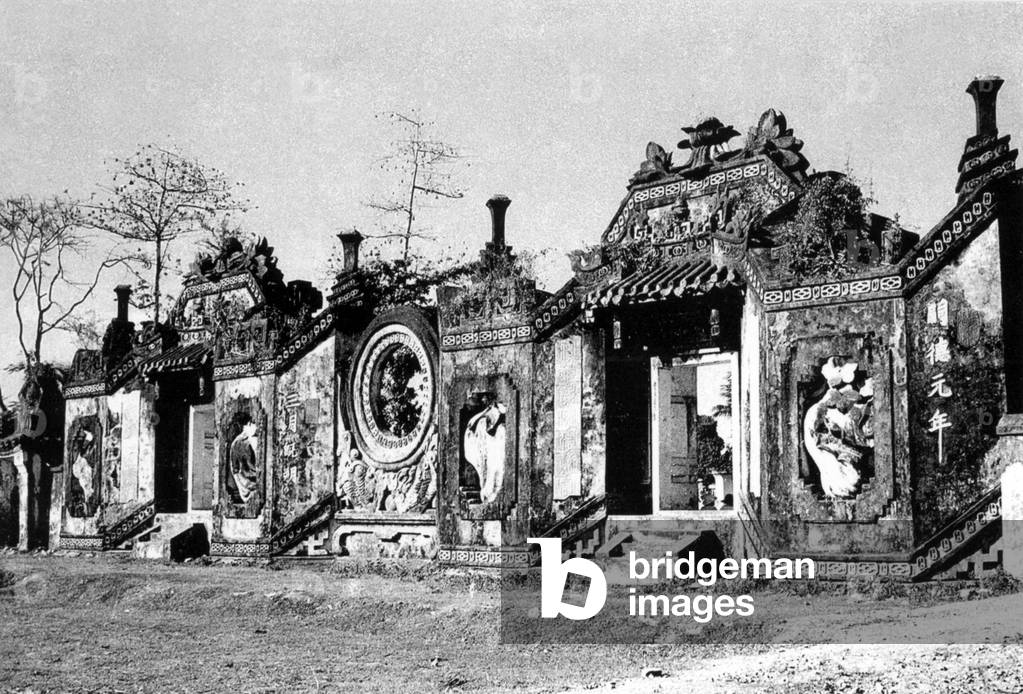 Image of Vietnam: Gateway to the old Ba Mu Temple or the