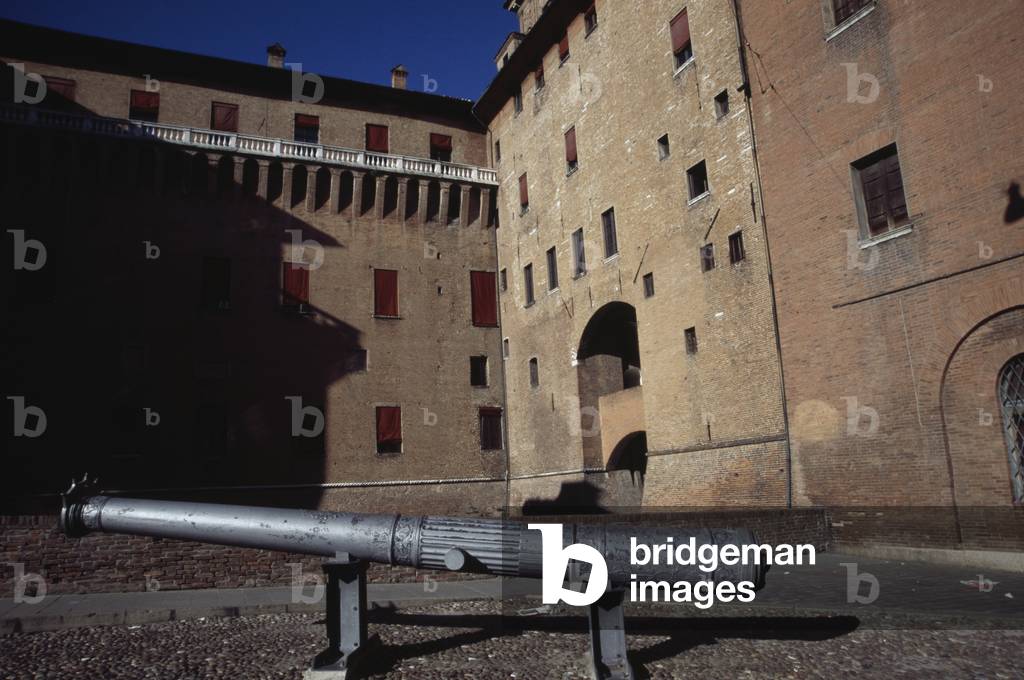 Image of Copy of culverin known as The Queen, Castle square, historic