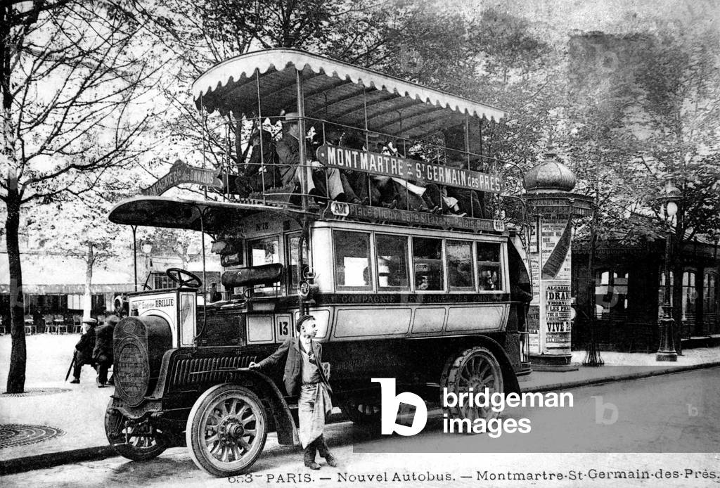 Image of the firt buses in Paris on the line Montmartre