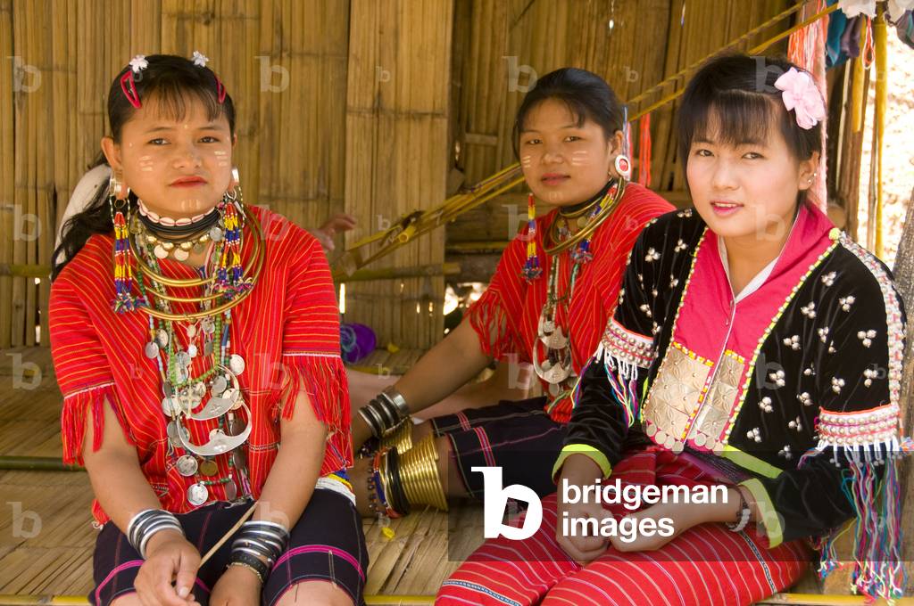 Image of Thailand: Karen Long Ears women and ordinary Karen woman (right),