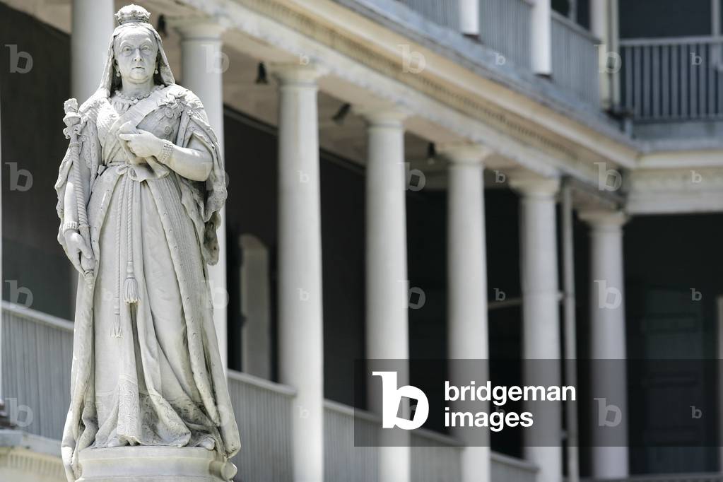 Image of Queen Victoria Statue outside Government Building, Port Louis ...