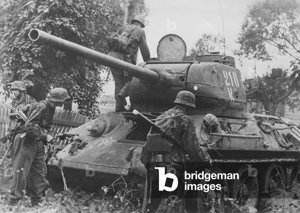 Image of German soldiers at a destroyed T-34 tank, 1944 (b/w photo)