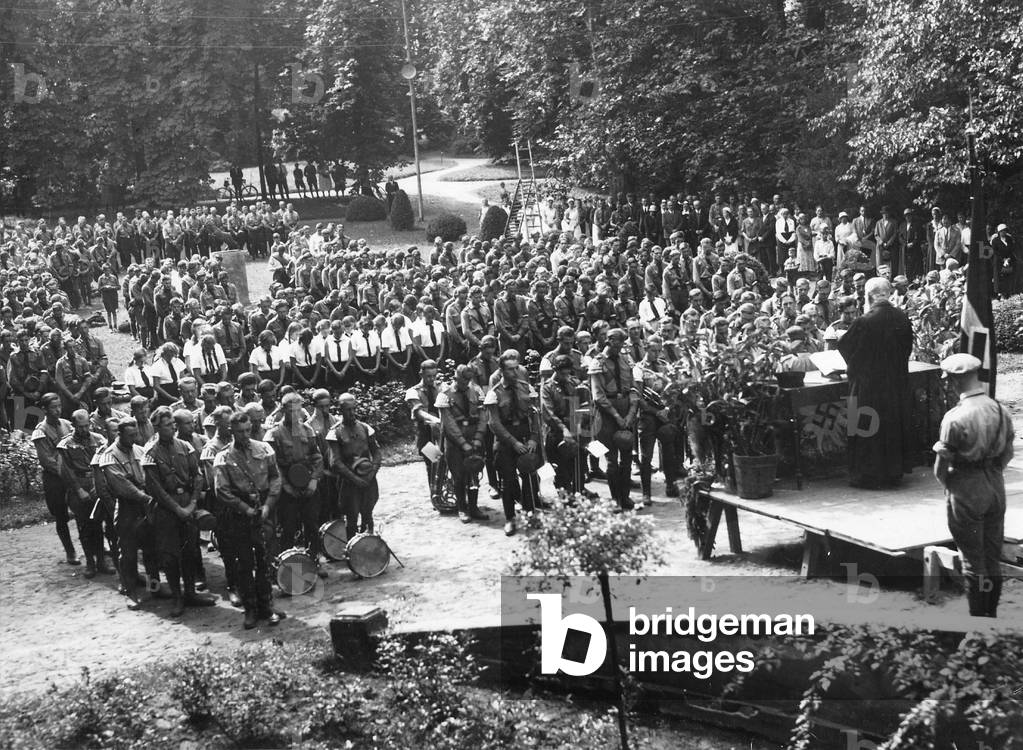 Image of Service at the Hitler Youth and BDM, 1933 (b/w photo)