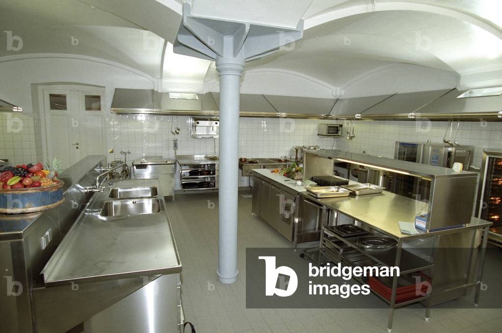 Image of Oslo 19950202. The royal castle shows off its new kitchen