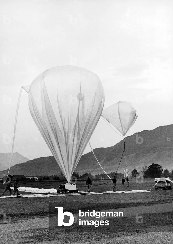 Image of sounding balloon used for meteorology (invented in 1892 by Gustave
