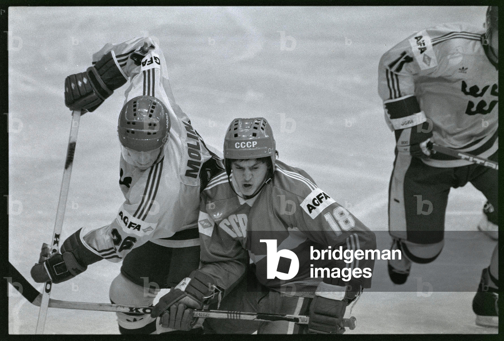 Image of Frustration shows on the face of Soviet player Alexander Semak ...