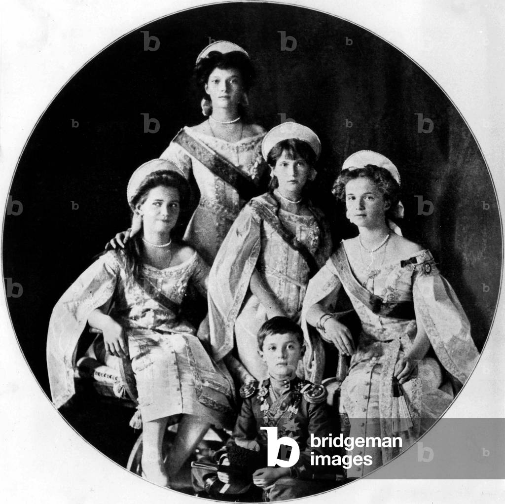 Image of Russian imperial family: the 4 grand duchess, daughters of czar