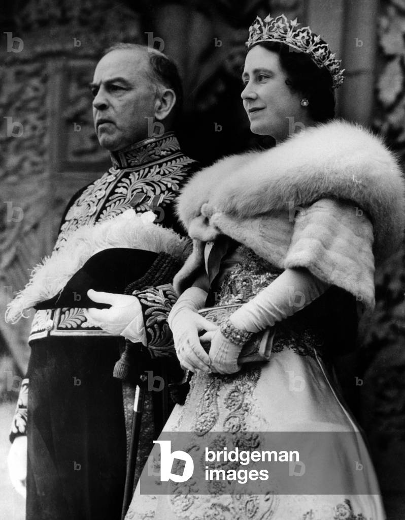 Image of Queen Elizabeth and Mackenzie King, 1939 (b/w photo)