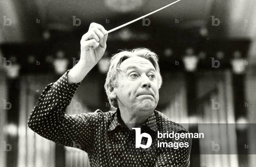 Image of Kiril Kondrashin conducting with