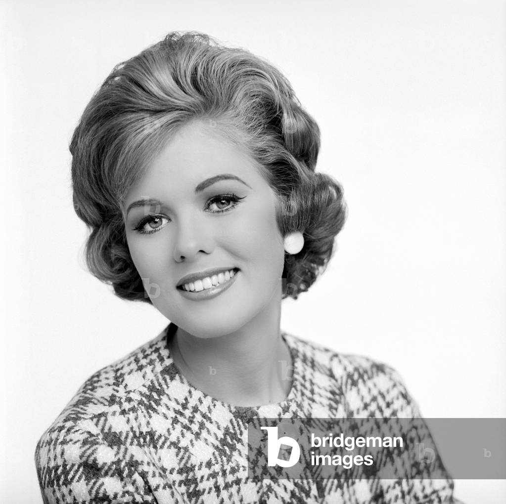 Image of Loretta Rissell, who had just won 'Miss Rheingold Beer', 1963 ...