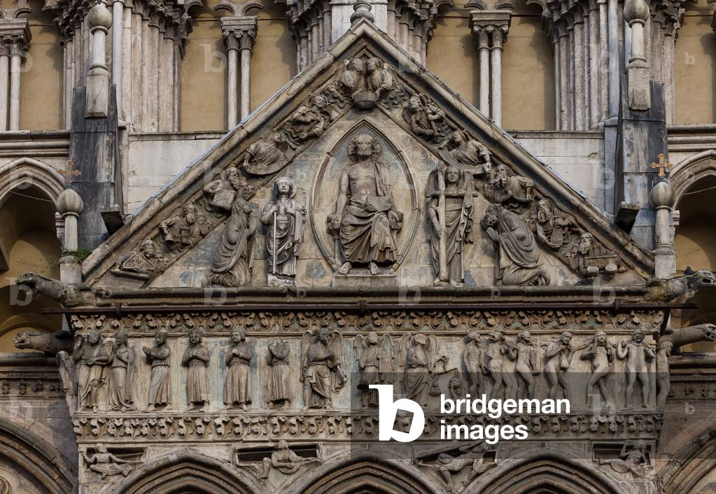Image of Detail of the tympanum and the trabeation with the "Last