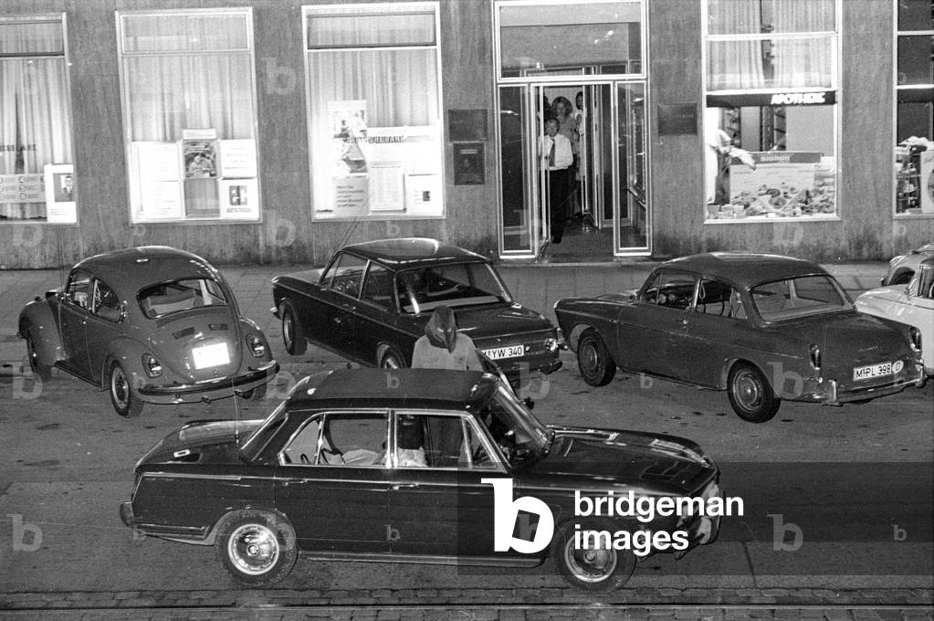 Image of Bank robbery in the Prinzregentenstrasse, 1971 (b/w photo)