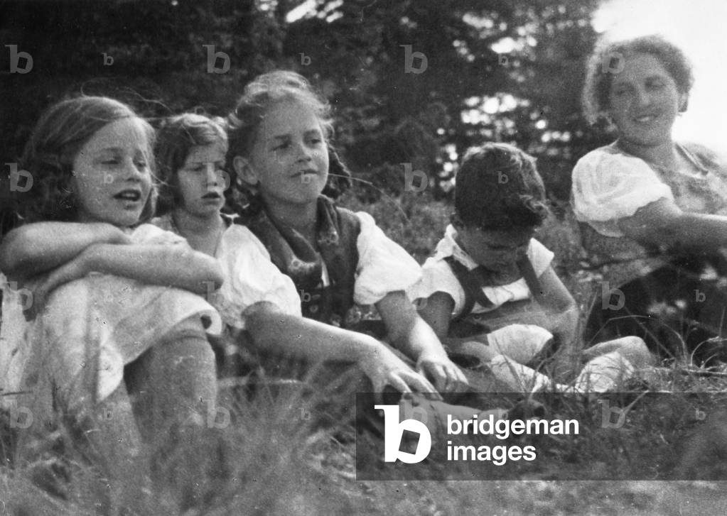 Image of Maria Schell with her mother and siblings (b/w photo)