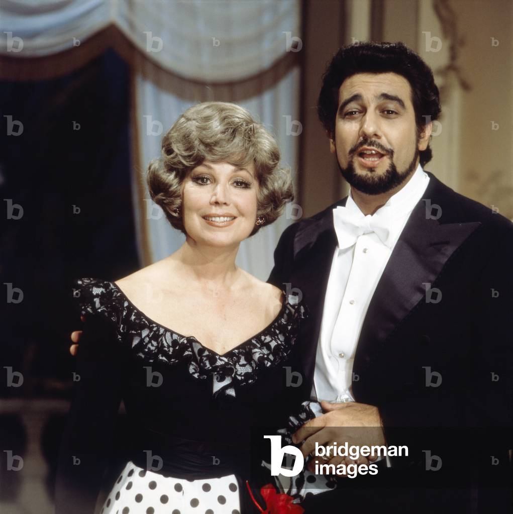 Image of Anneliese Rothenberger gives herself the honor (gibt sich die ...