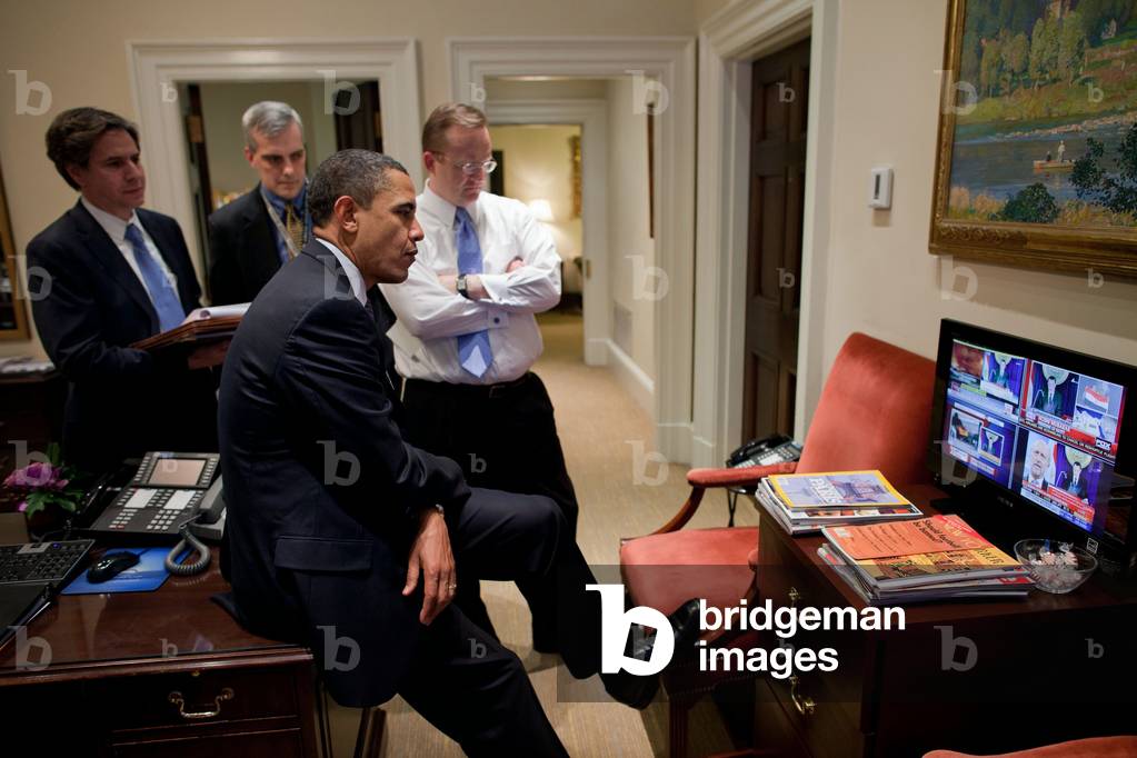Image of President Barack Obama watches a televised speech by Egyptian ...
