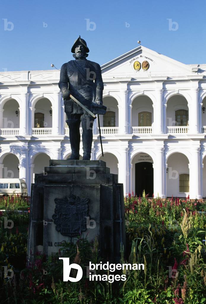 Image of Statue of Juan de Salazar in front of Cabildo building,