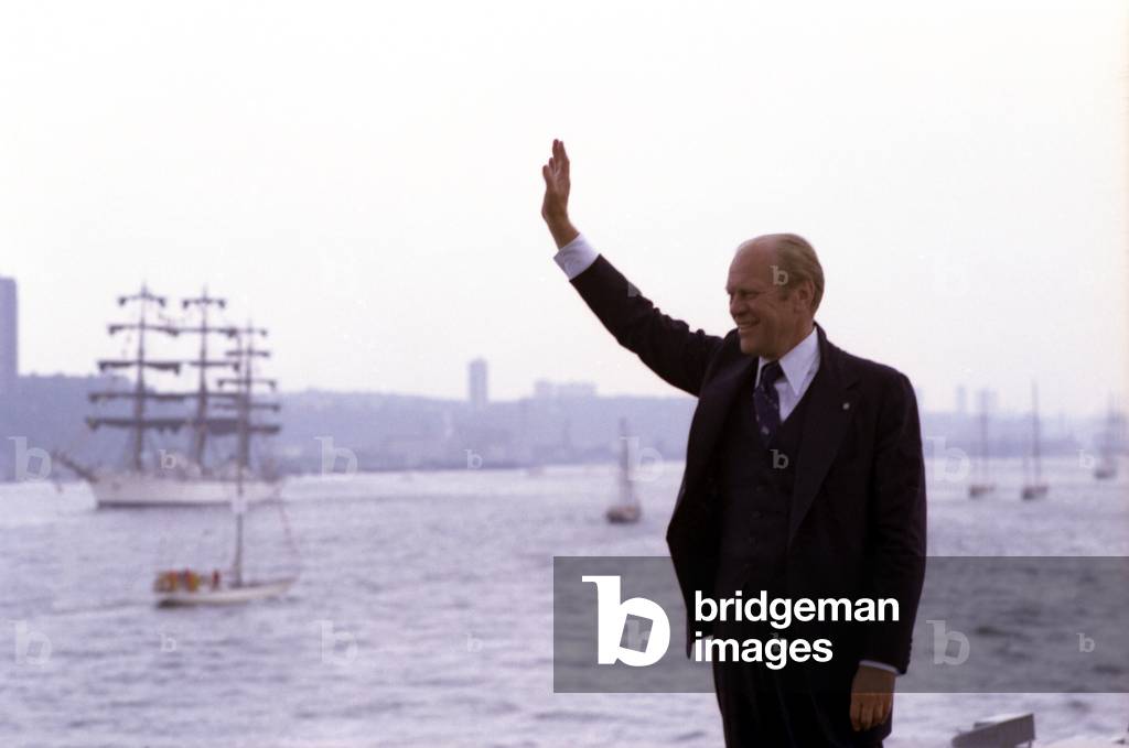 Image of President Ford views the 'Tall Ships' of Operation Sail from