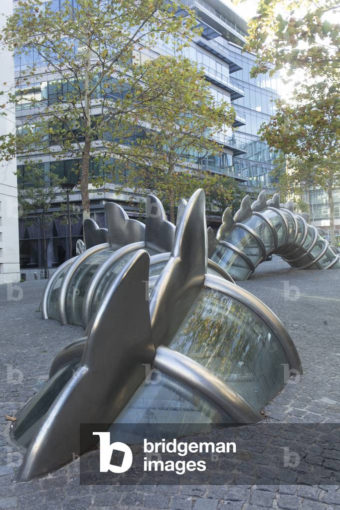 Image of The dance of the emergent fountain, Paris. Chen Zhen Dragon by Zhen, Chen (1955-2000)