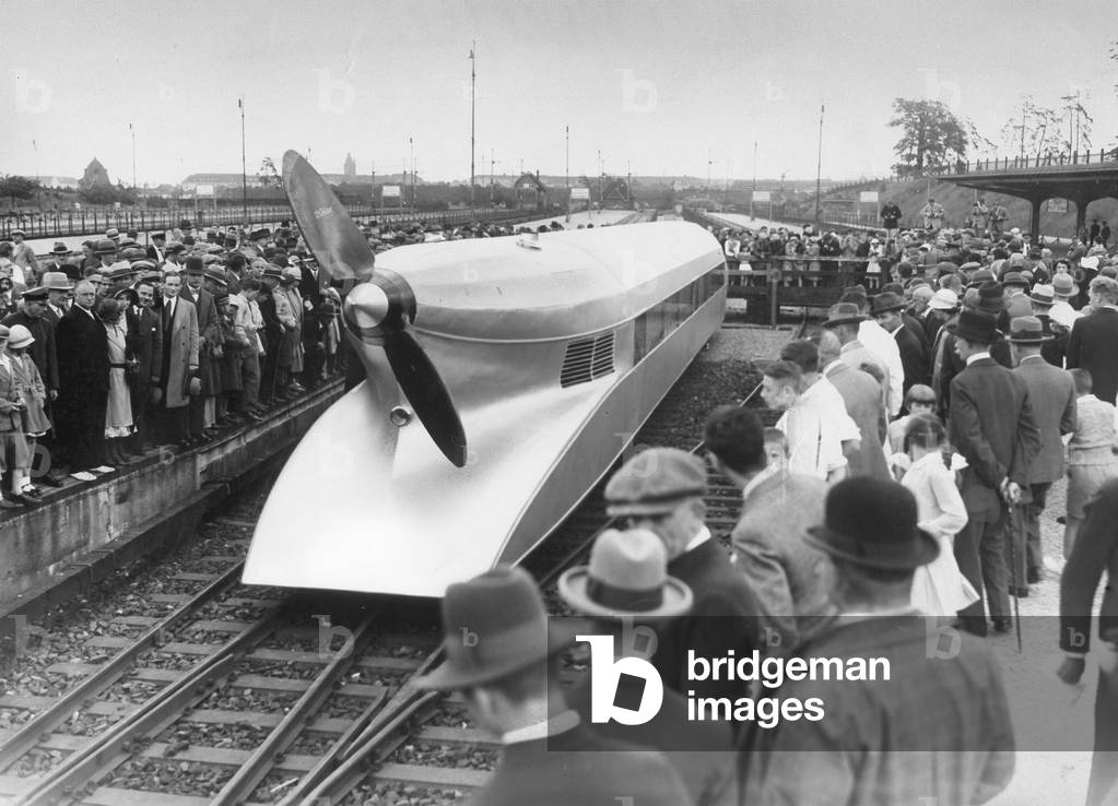 Image of Rail Zeppelin of the Imperial Railway, 1930 (b/w photo)