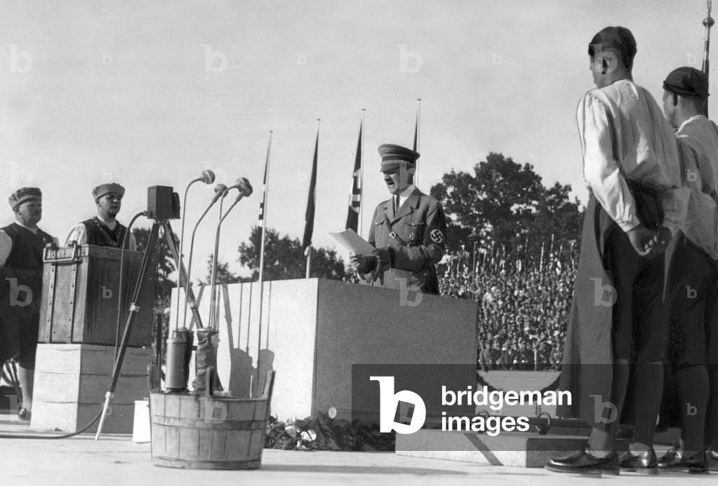 Image of Adolf Hitler et Wilhelm Georg Schmidt lors de la pose