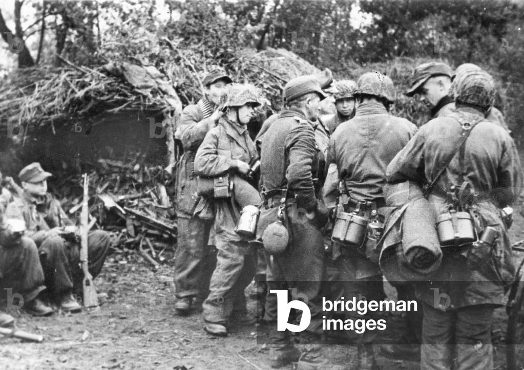 Image of German soldiers on the Western Front, 1944 (b/w photo)