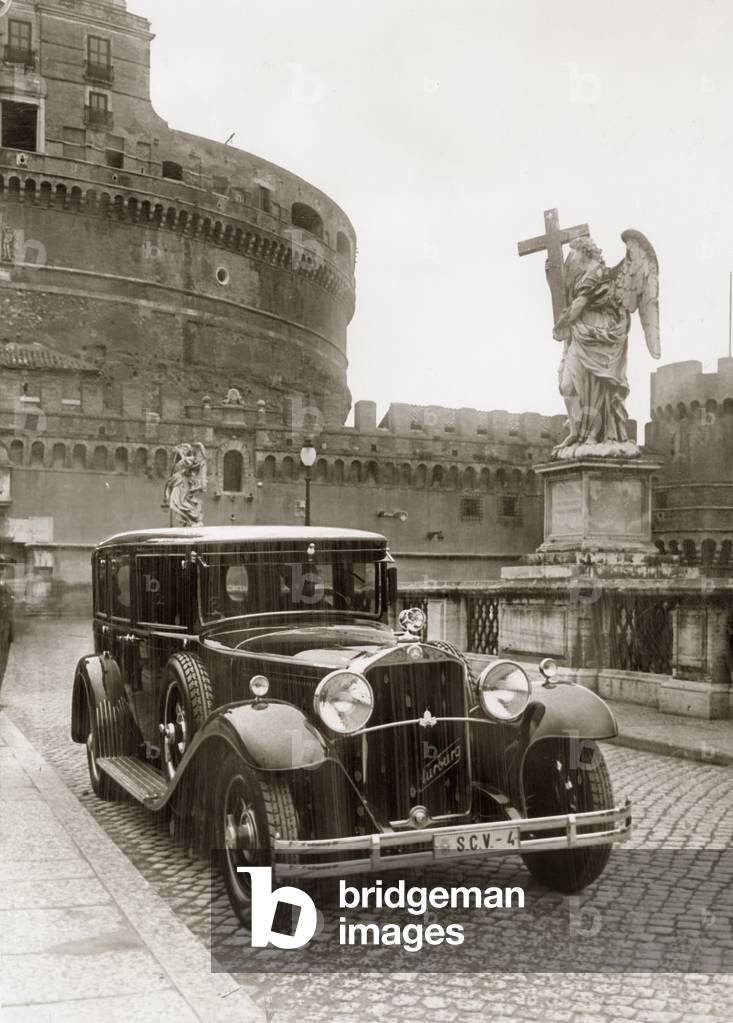 Image of Mercedes by Pope Pius XI. in Rome, 1930 (b/w photo)