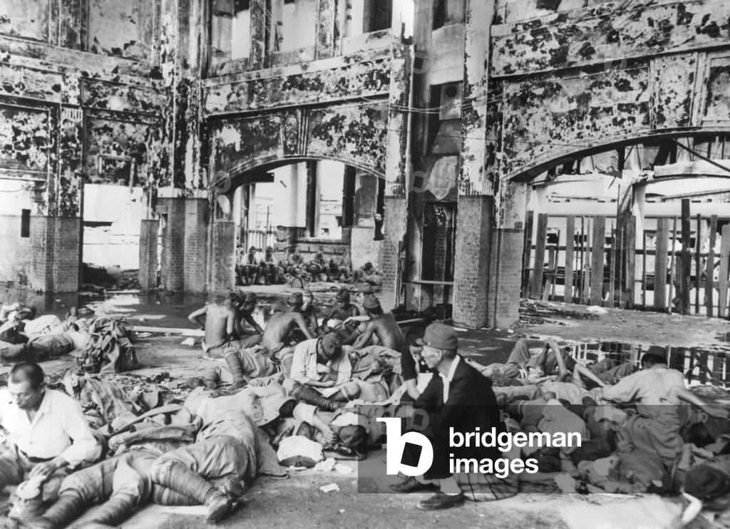Image of Japanese troops resting in railway station after Hiroshima ...