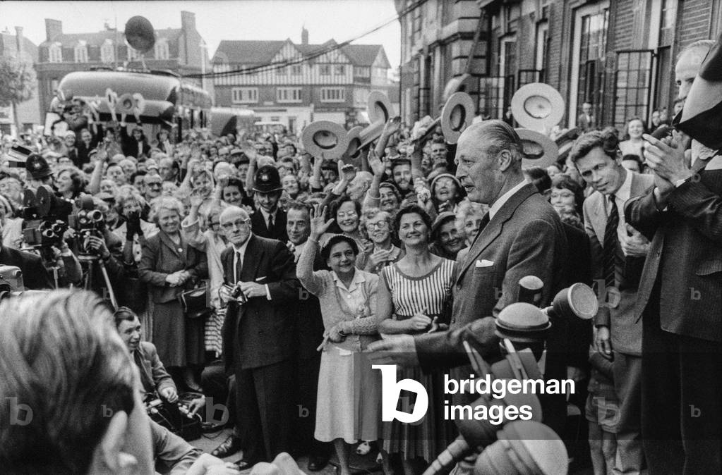 Image of Élections, décompte des voix et victoire de MacMillan, 1959 ...