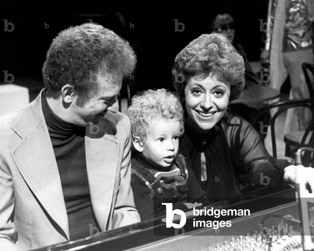 Image of Italian singer, dancer and actress Caterina Valente with her ...