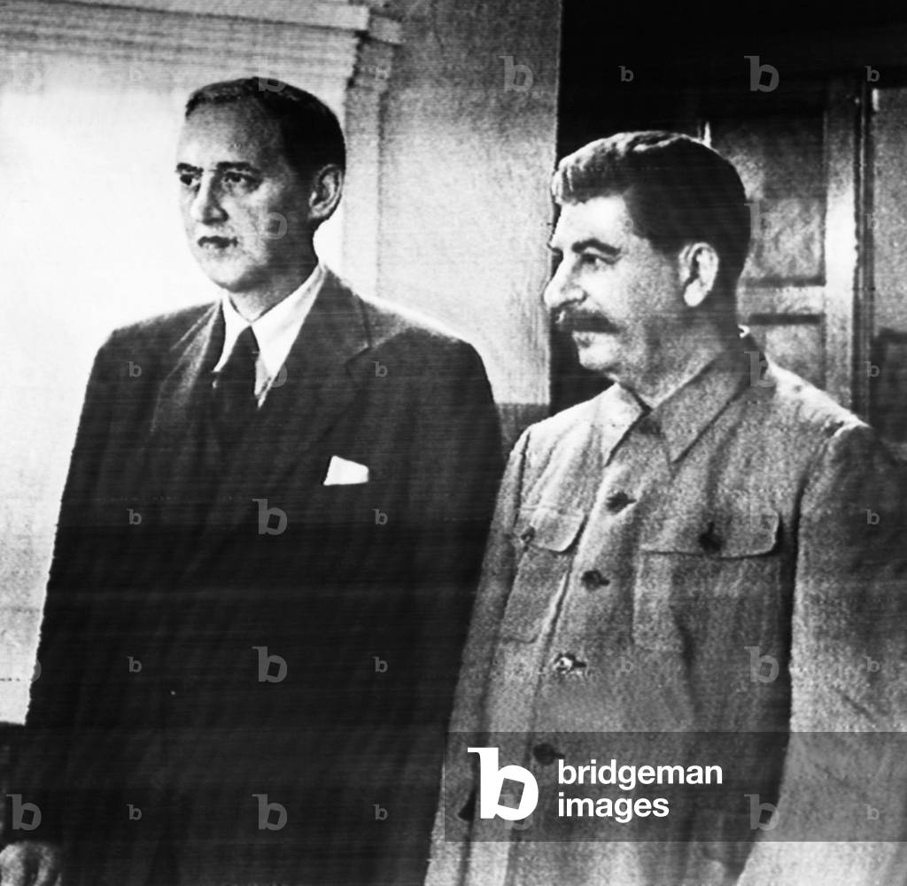 Image of 1941 radio-photo or Harry Hopkins with Premier Joseph Stalin of